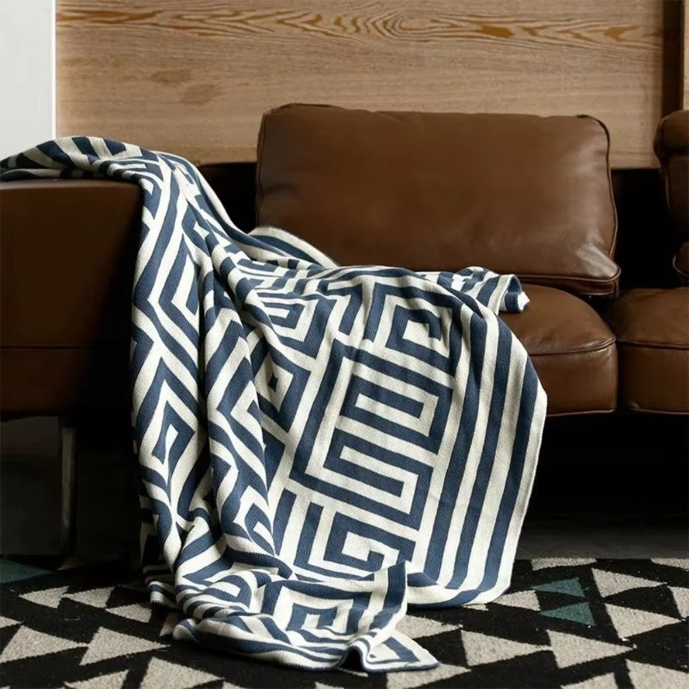 Labyrinthine Geometric Jacquard Throw Blanket – Highendlights