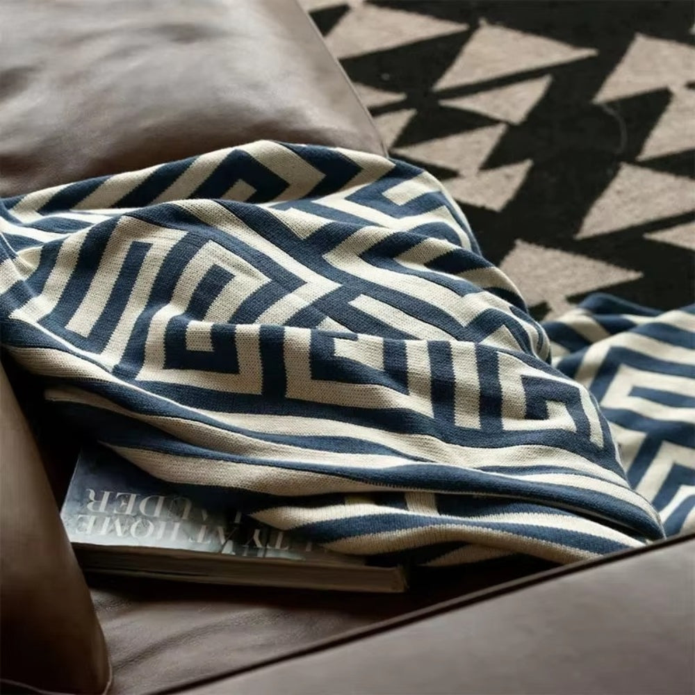 Labyrinthine Geometric Jacquard Throw Blanket – Highendlights